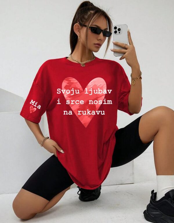 Majica kratki rukav "Svoju ljubav i srce nosim na rukavu" sa imenom po ...